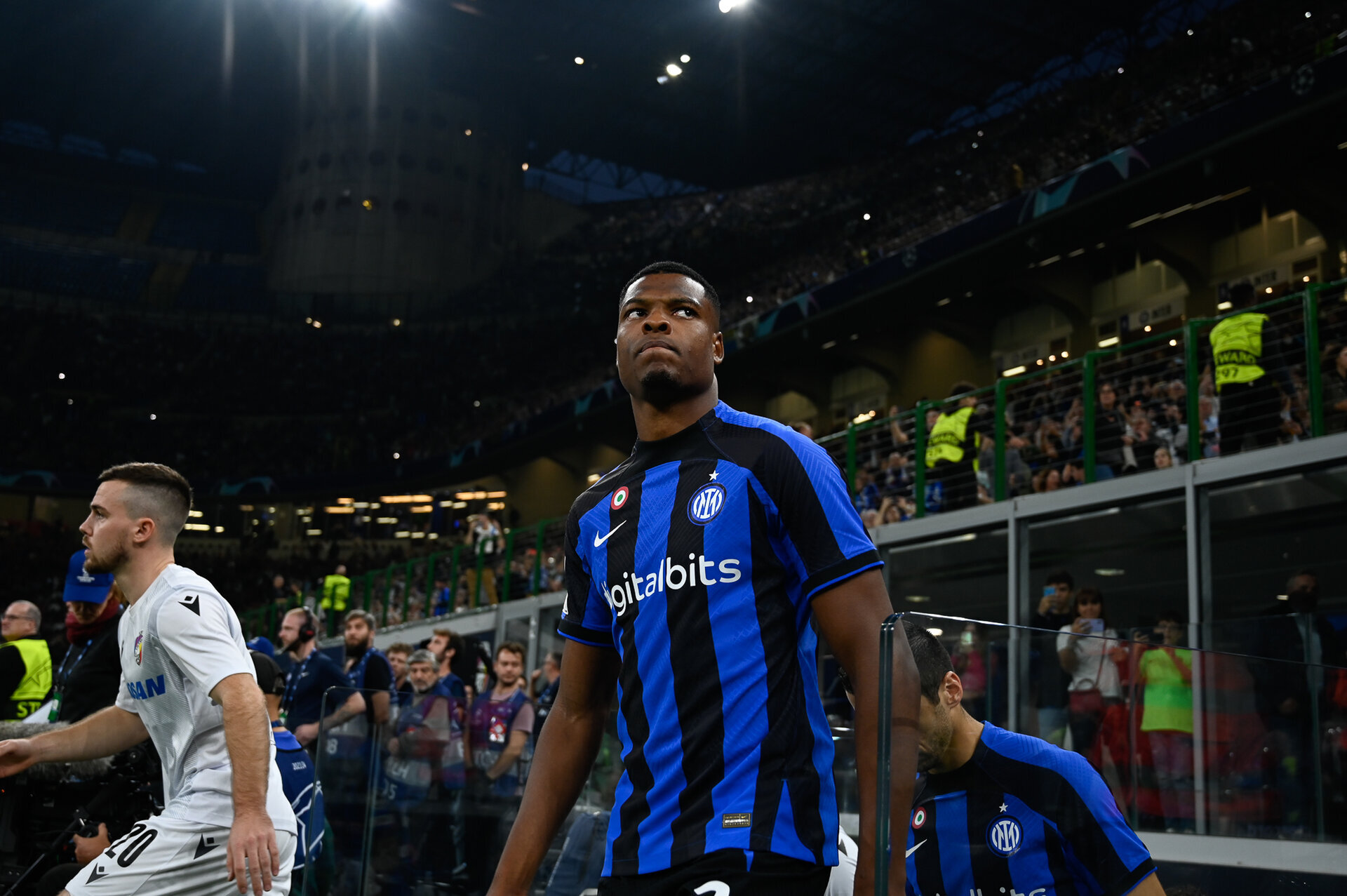Inter - Milan, formazioni ufficiali: Dimarco e Dumfries sulle fasce, in ...